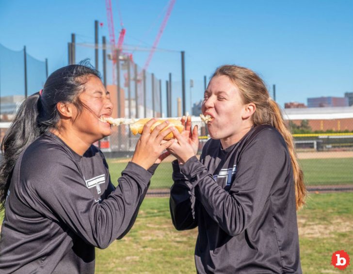 MIT Lady Students Break Guinness Record for Sausage Bun Toss